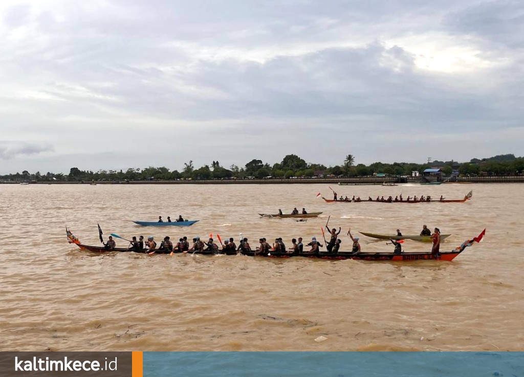 Tradisi Perahu Panjang Berau, Menyapa Dunia Lewat Live Streaming ...